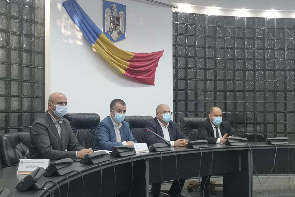 George Şişcu, Michael Gudu şi Cristian Iordan, candidaţii PNL Tulcea la ...