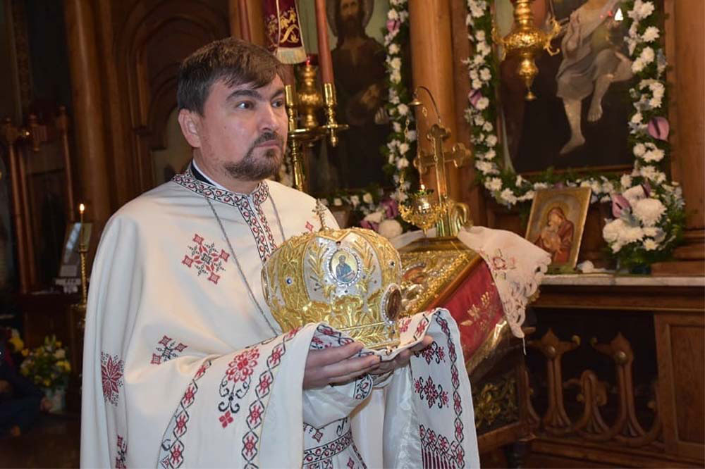 Preotul Bogdan Herţa, parohul Catedralei Sf. Nicolae: Biserica este ...