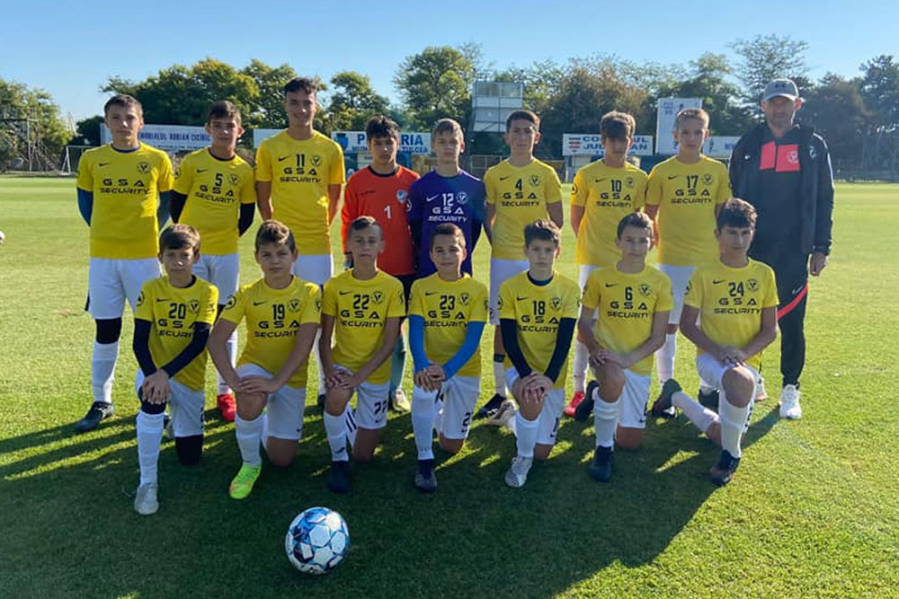 Fotbaliştii de la Victoria Delta Tulcea, tur de forţă pe Stadionul ...